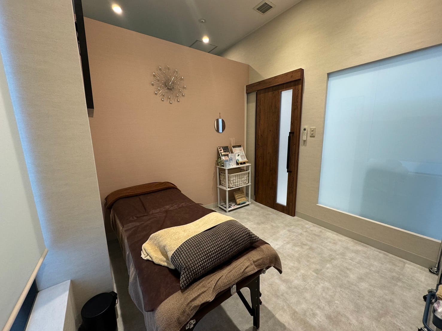 【EARTH 佐賀鳥栖店】まつエク専用席★大型サロンに併設されたレンタルサロン✂︎フリーランス/個人練習/美容業に最適♪の写真3