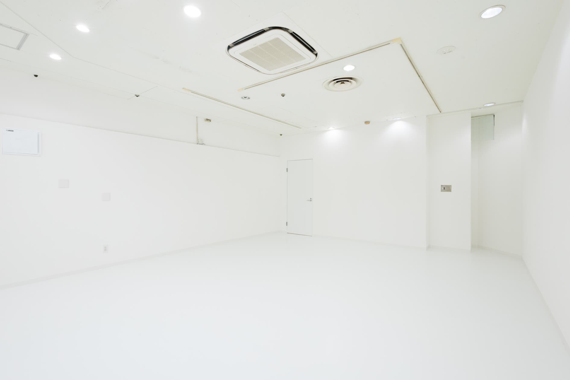 <🎉オープンセール>梅田から電車10分&庄内駅徒歩30秒【白ホリ/プロ照明機材無料完備/ドレッサー/テザー撮影/エレベータ有】の写真8