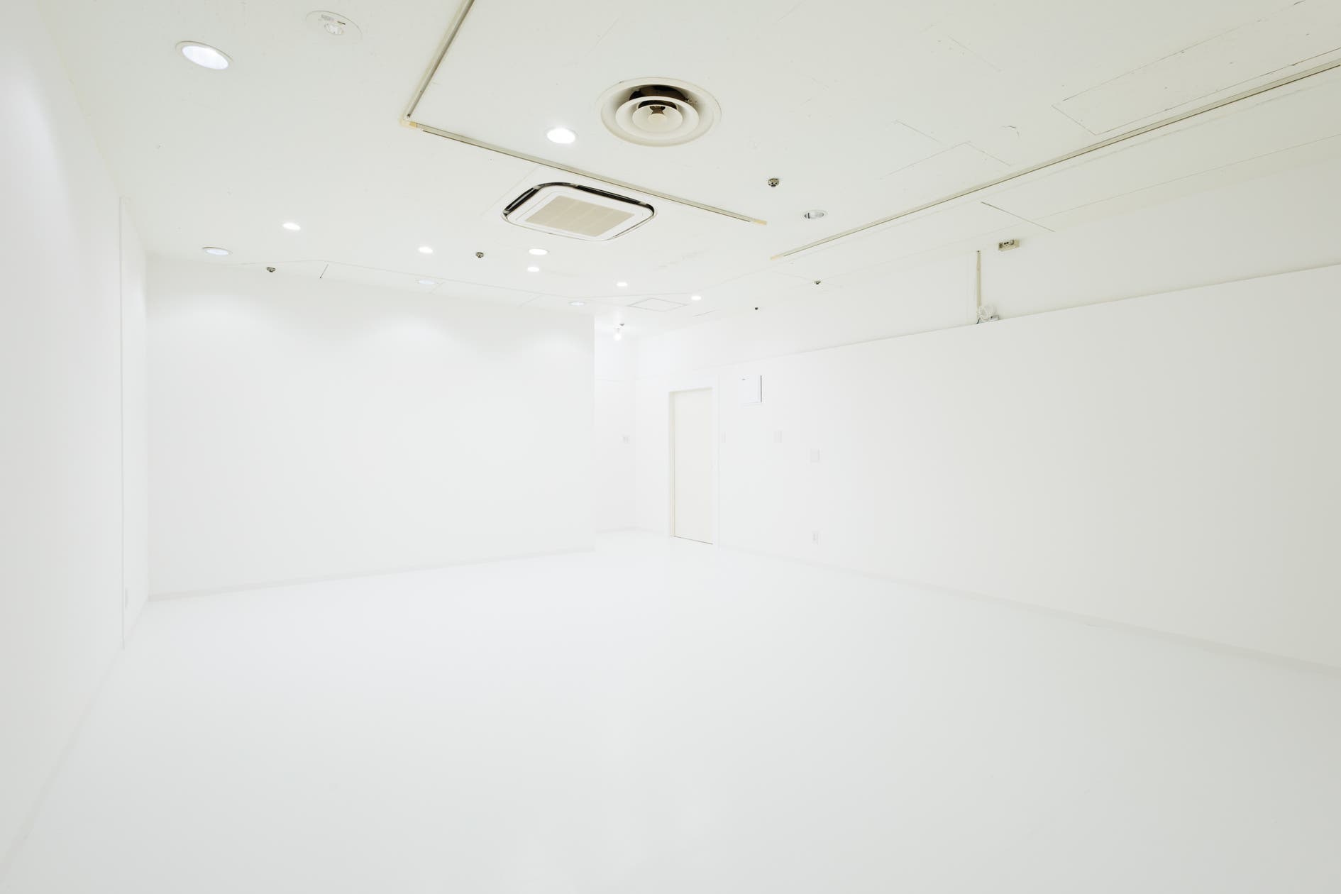 <🎉オープンセール>梅田から電車10分&庄内駅徒歩30秒【白ホリ/プロ照明機材無料完備/ドレッサー/テザー撮影/エレベータ有】の写真7