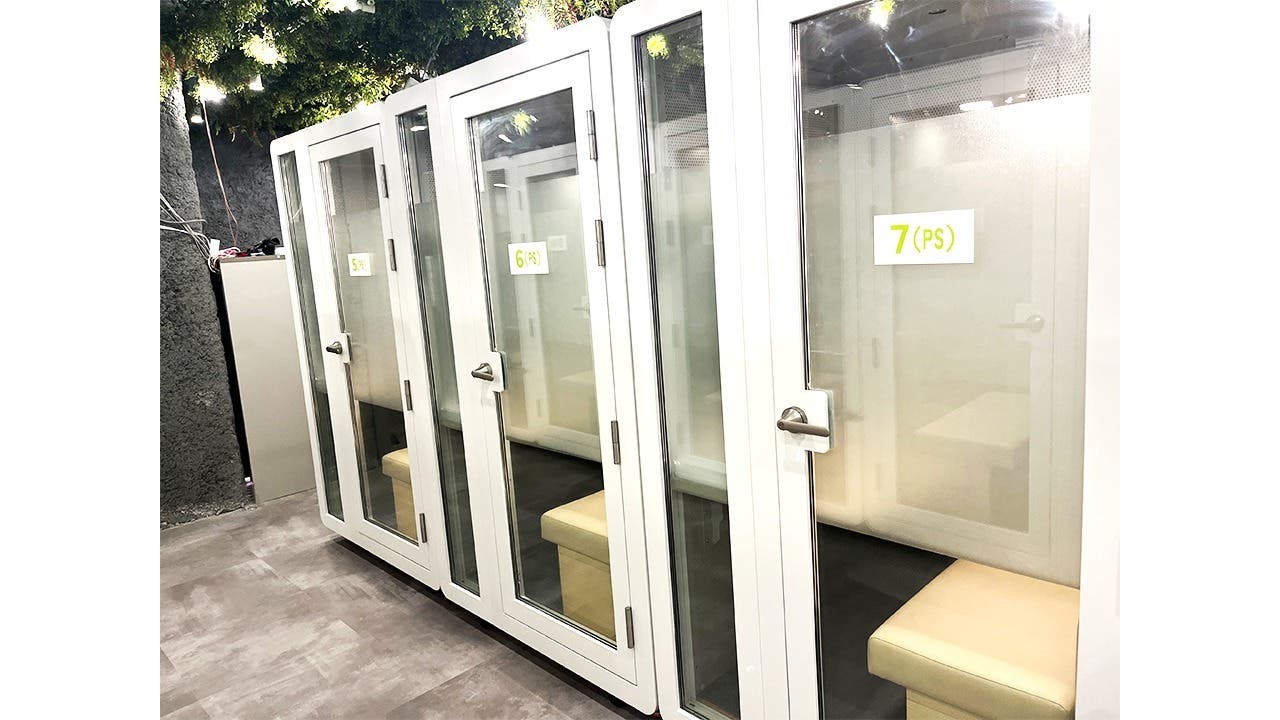 🌟隙間時間の待合室に🌟【銀座駅徒歩5分｜飲み物持ち込みOK｜2PS】24時間営業/座り心地抜群ソファ/無料Wi-Fi/電源の写真19