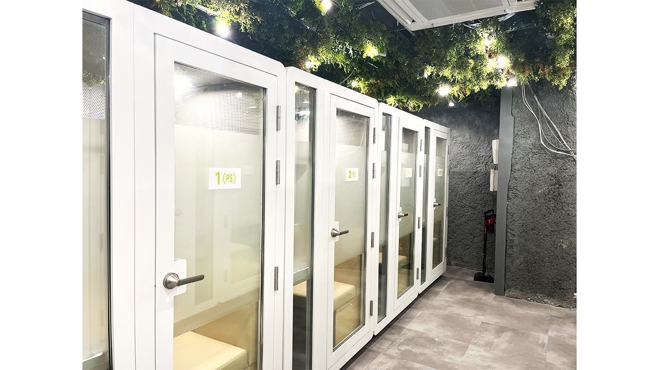 🌟隙間時間の待合室に🌟【銀座駅徒歩5分｜飲み物持ち込みOK｜2PS】24時間営業/座り心地抜群ソファ/無料Wi-Fi/電源の写真20