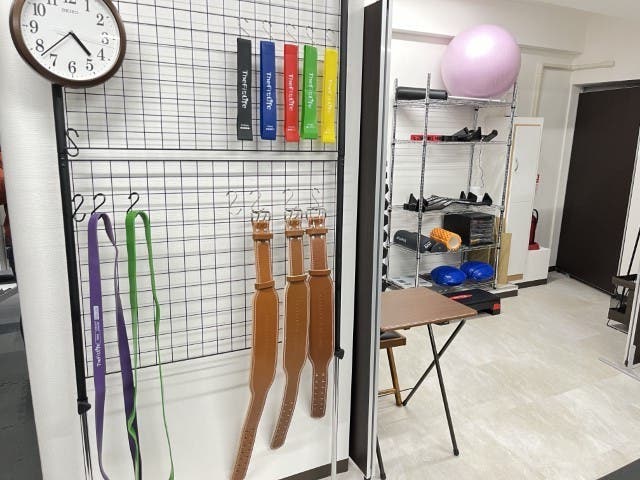 【川崎駅】スミス&マルチケーブル完備！パーソナル向けのレンタルジム　スミスマシン（左）の部屋②　MIYAZAKI GYM川崎店の写真5