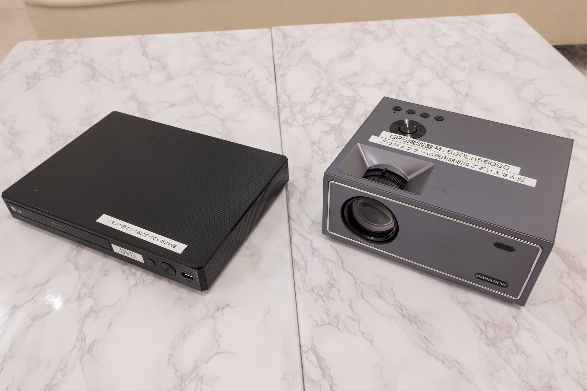 真っ白インテリア🤍クリスマス小物多数🎄✨120㌅大型スクリーン📽️3色変化LED照明✨ゴミ捨て無料！の写真17