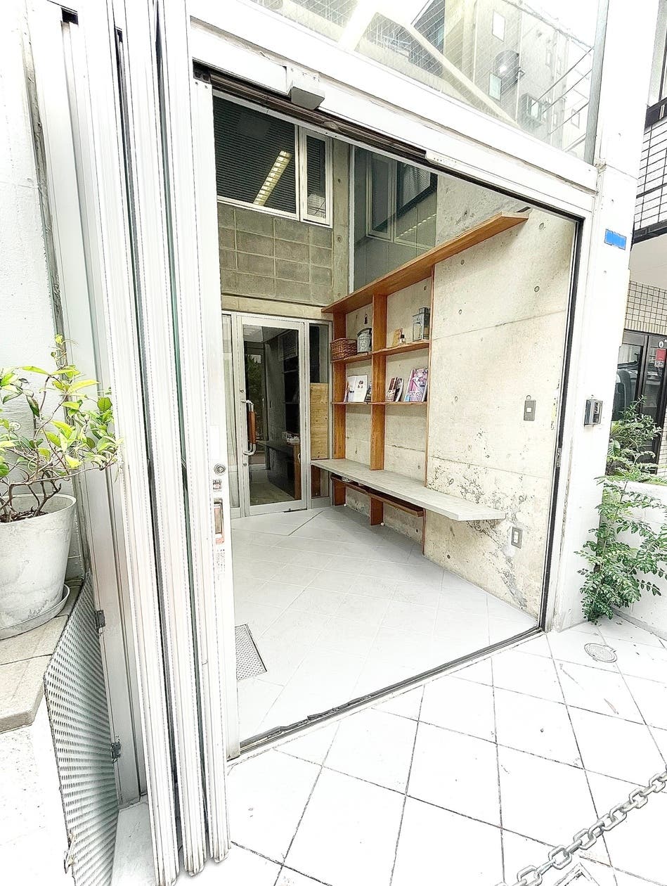 西新宿駅徒歩3分　新宿駅徒歩12分　スタジオ　新大久保　中野坂上　撮影　自然光　展示会　個展　ポートレートの写真7