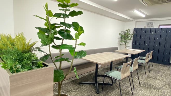 【1,2階】早稲田駅から徒歩3分のコワーキングスペース(オープンスペース)の写真1