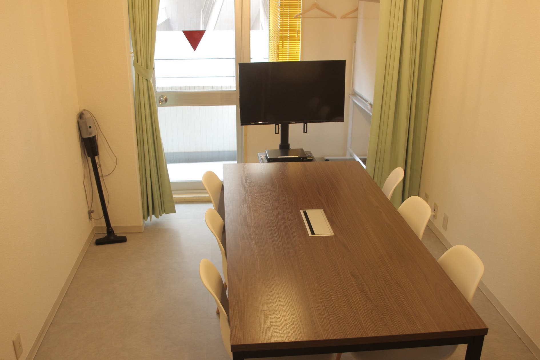 池袋駅から徒歩5分！会議📚リモートワーク💻女子会💖推し活会🌸誕生日会🎂映画鑑賞🎬の写真2