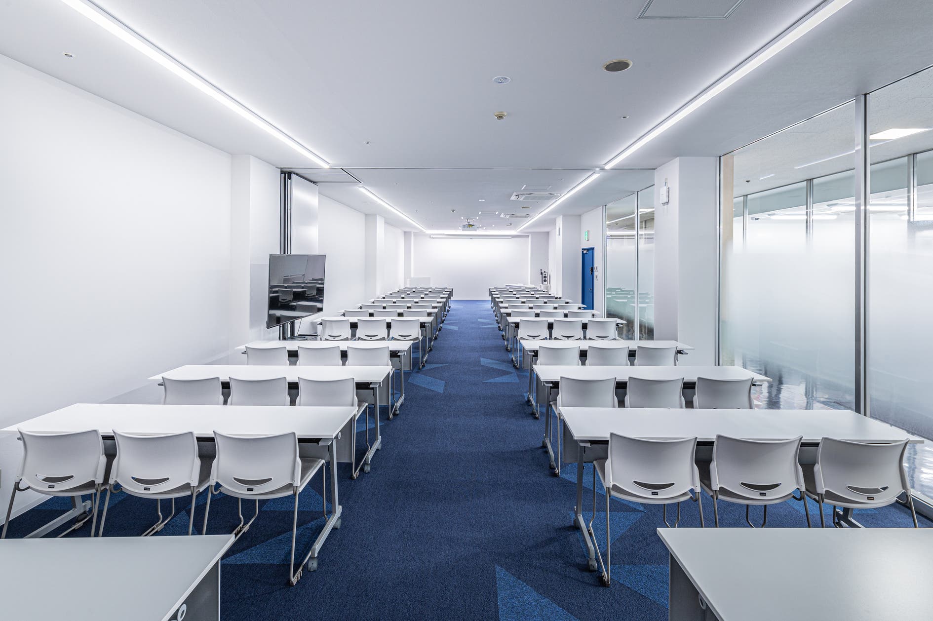 会議室AB（74名着座可能）～天神明治通り沿い、地下鉄天神駅・赤坂駅至近！リッツカールトン福岡真向かいの写真2