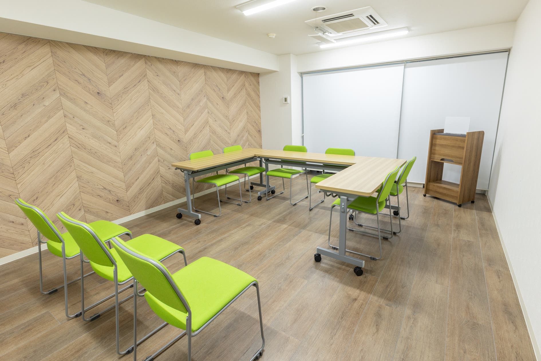 👍15分前入室ok🙆【丸の内駅1分/伏見駅9分】最大120㌅4Kプロジェクター/各備品類の使用料無料/光回線/土足OKの写真5