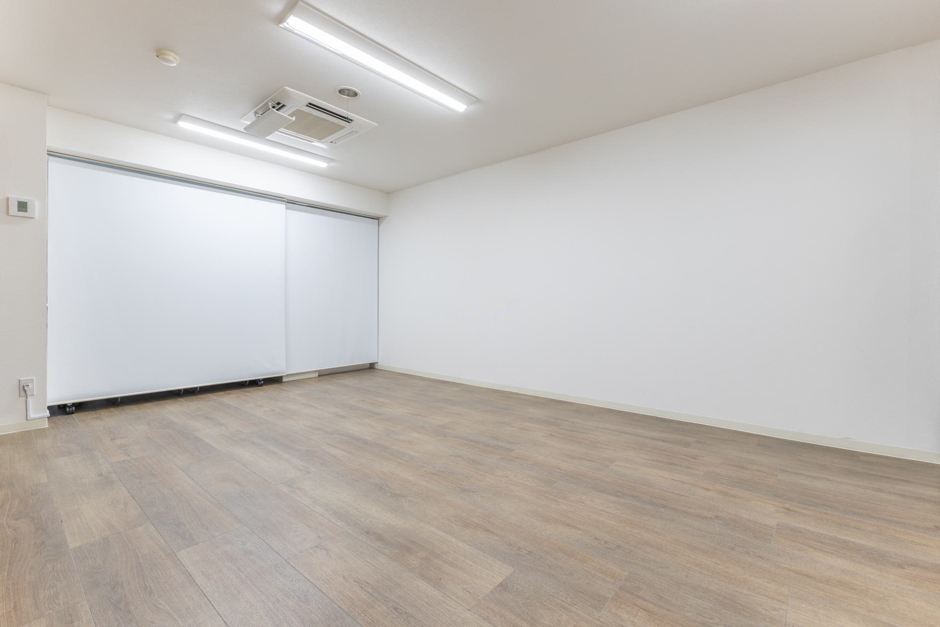 👍15分前入室ok🙆【丸の内駅1分/伏見駅9分】最大120㌅4Kプロジェクター/各備品類の使用料無料/光回線/土足OKの写真11