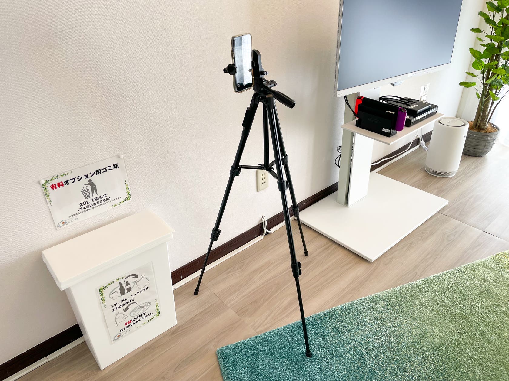 【今だけ無料✨】スマホ対応三脚の画像1