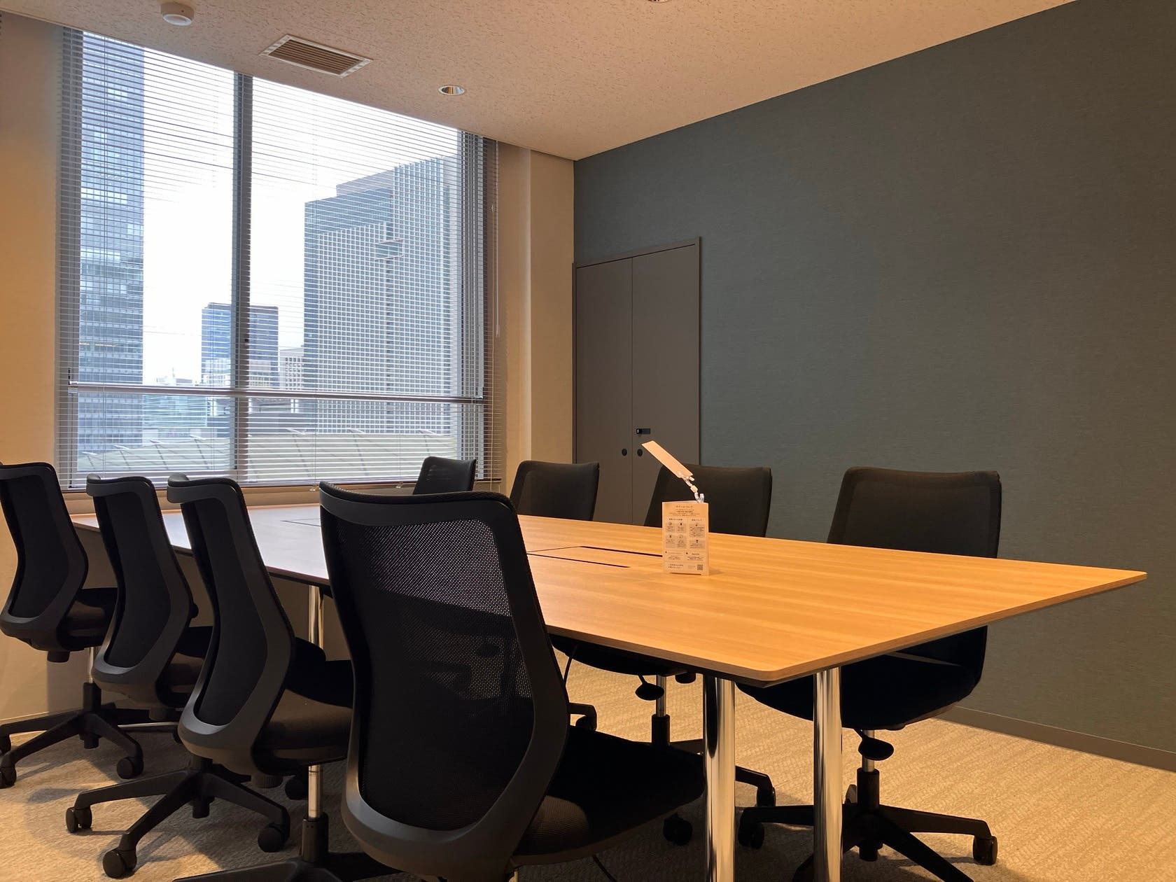 会議室 01(8名)の写真1