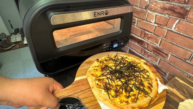 🎄森のクリスマス開催中!!🎄神田駅徒歩5分🚃本格電気式ピザ窯🍕75インチ大画面テレビ📺 14名ソファー席🛋️の写真12