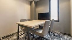 ✨12~1月値下げ中✨【大宮駅東口2分】~4名✨有人受付あり✨会議や遊びに!Wi-Fi/ドリンク 小会議室No.302の写真1