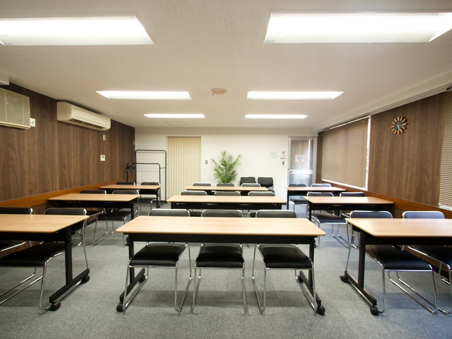 神田駅徒歩1分🚶‍♂️会議・ボドゲ・撮影に人気🎬広々快適｜最大28名着席｜簡単入室｜土足OK｜研修・セミナー[34]の写真2