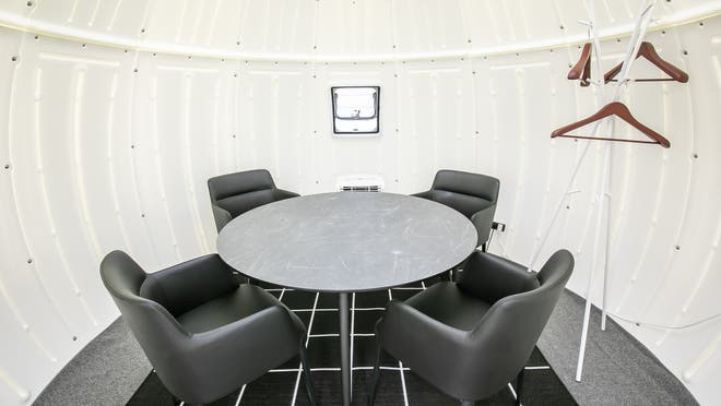 【黒を基調とした落ち着いた室内】【無料高速Wi-Fi】ドームハウス1基貸し切り、完全個室のレンタルスペースの写真1