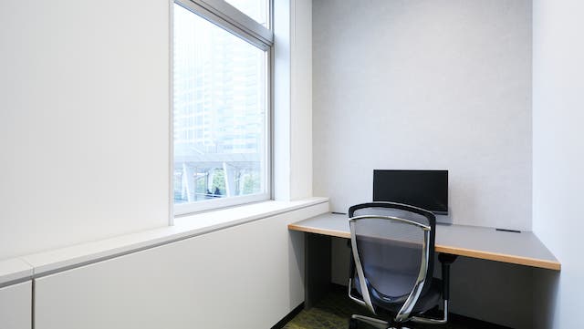【部屋番号R01】急なWEB会議に対応できる一人用の広々とした窓付完全個室の写真2