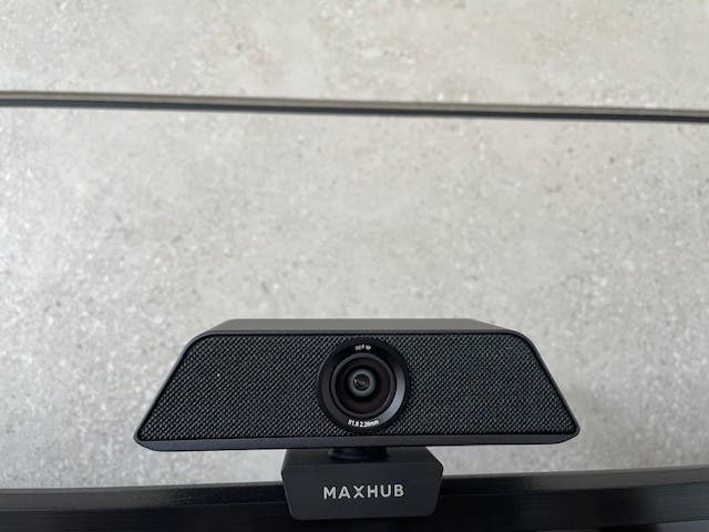 8名用会議室D　木の温もりを体感できる会議室　WAW品川インターシティフロントの写真5