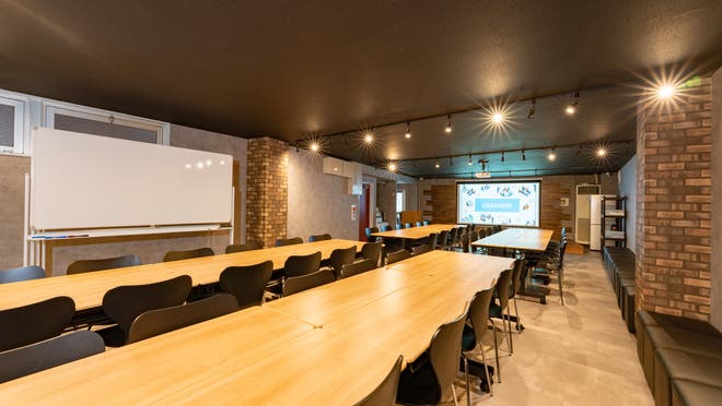 新橋/汐留8分✨席数84、立食100名⭕️飲食/120㌅画面/ゴミ処理/会議/懇親会/歓送迎会/セミナー【SS01】の写真1