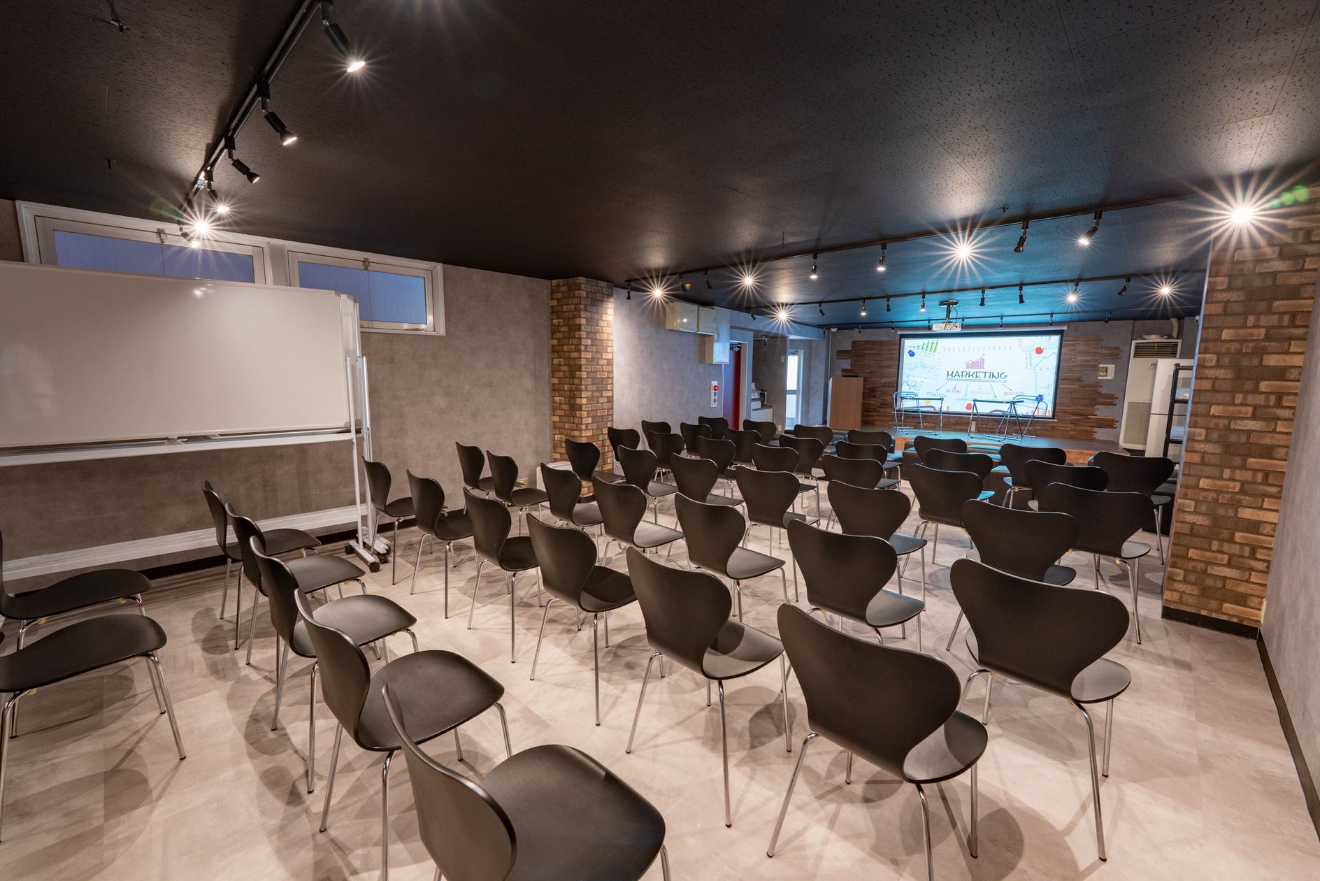 新橋/汐留8分✨席数84、立食100名⭕️飲食/120㌅画面/ゴミ処理/会議/懇親会/歓送迎会/セミナー【SS01】の写真9