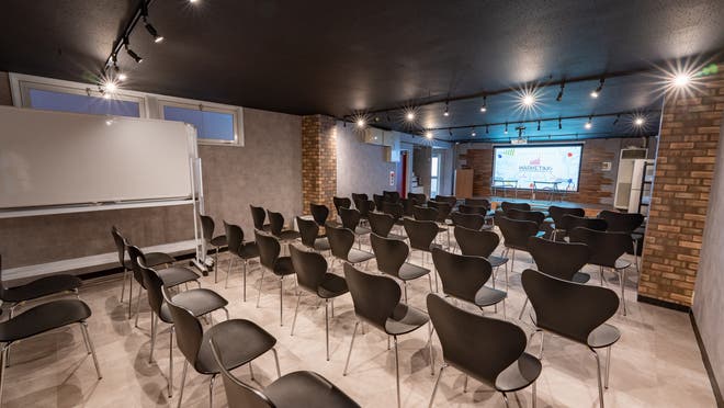 新橋/汐留8分✨席数84、立食100名⭕️飲食/120㌅画面/ゴミ処理/会議/懇親会/歓送迎会/セミナー【SS01】の写真9