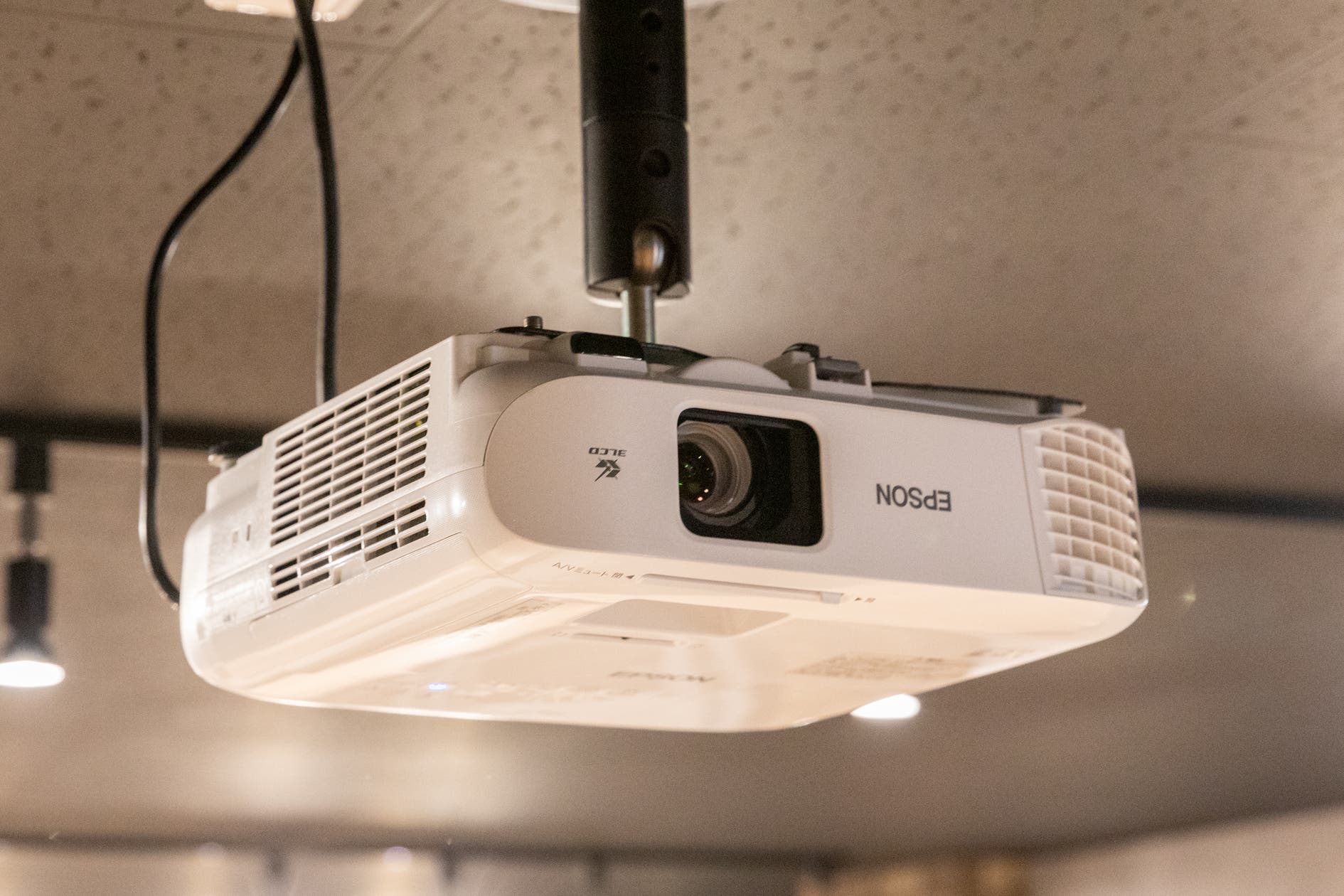 プロジェクター・スクリーンの画像1