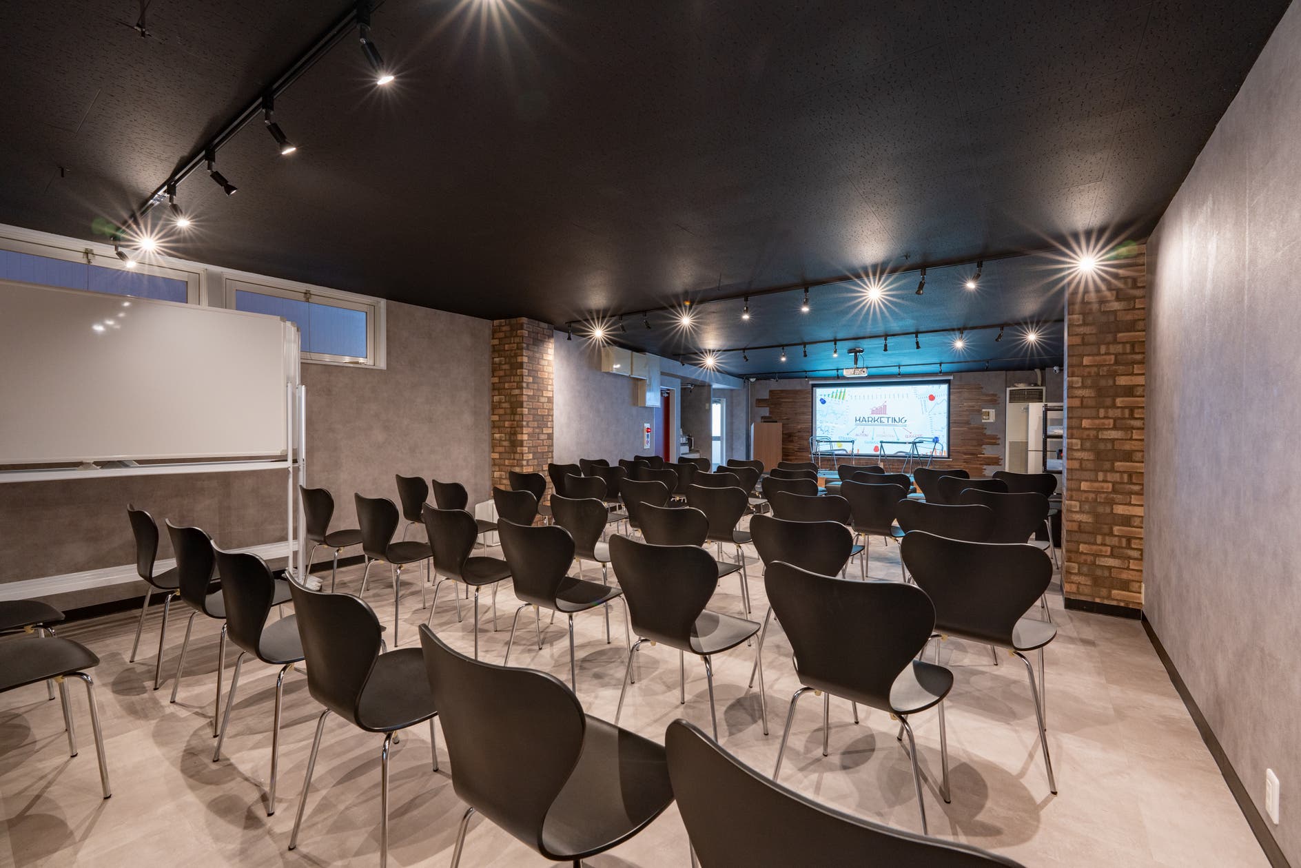 プロジェクター・スクリーンの画像2