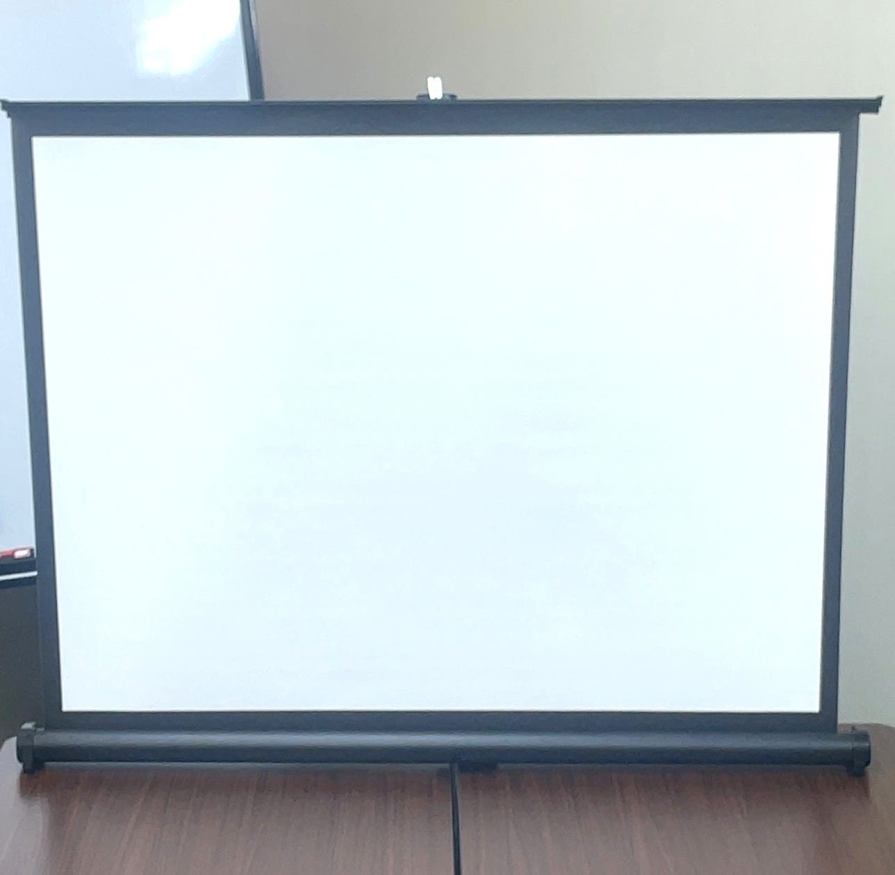 プロジェクタ―スクリーンの画像1