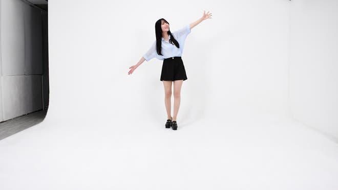 白ホリゾント撮影スタジオ。天井高2.7m。ストロボ・カラーLED・ソフトボックス・スタンドなど豊富な撮影機材。 の写真1