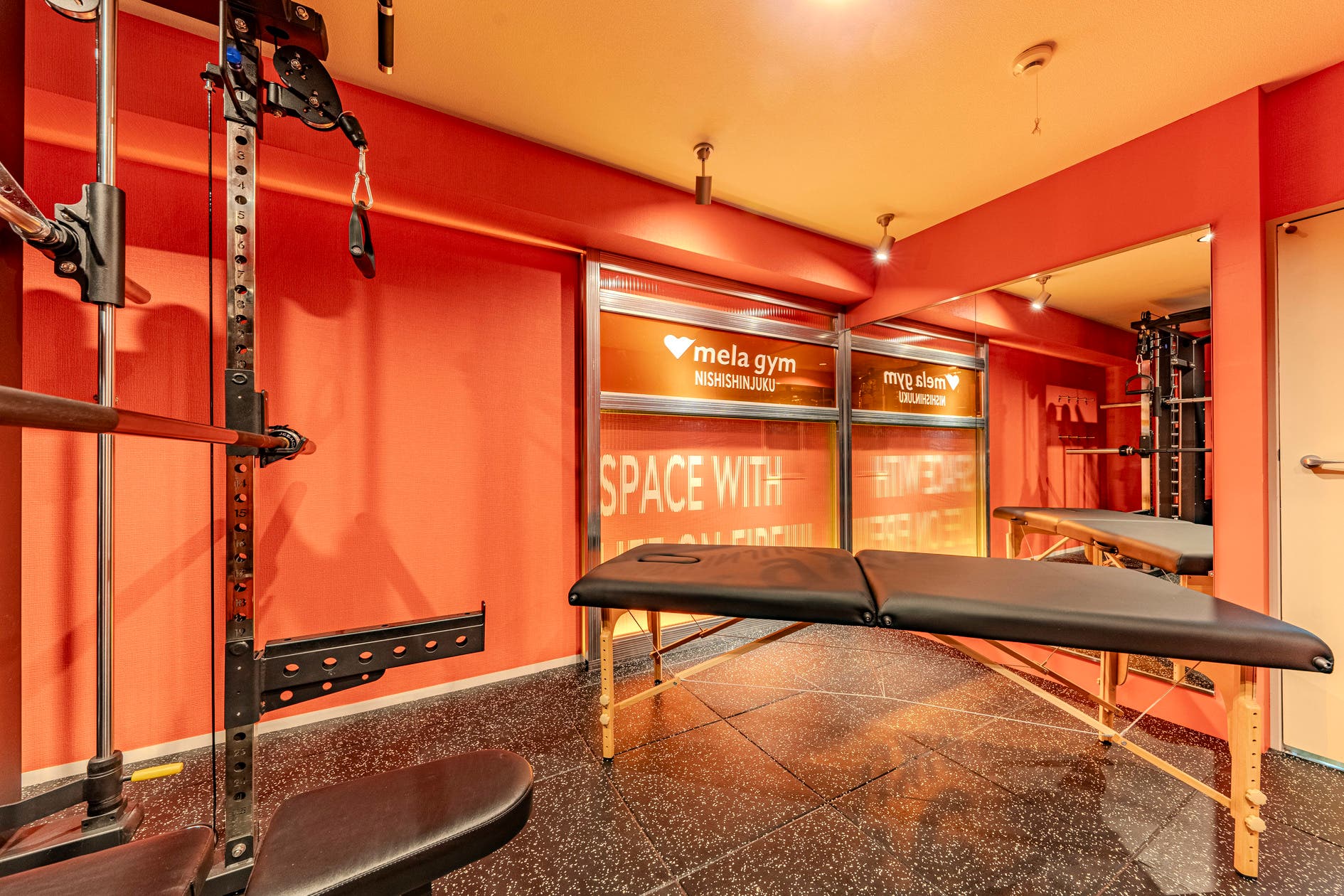 【新宿駅西口徒歩7分】❤️‍🔥空間で“また来たい”をつくる❤️‍🔥｜トレーナーが選ぶNo.1レンタルジム🏋️‍♀️の写真9