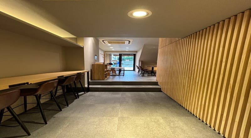 尾山台駅徒歩3分商店街沿いのカフェスペース　プロジェクターつき！