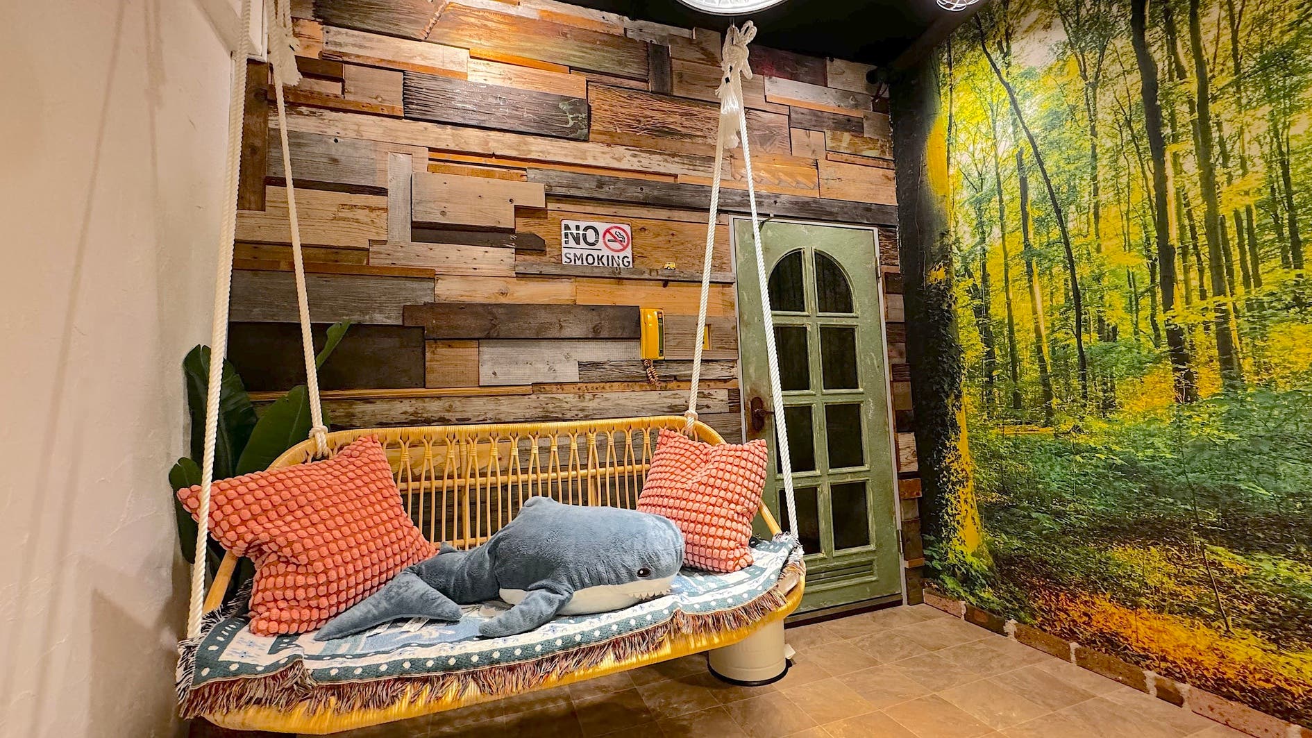 ⭐️Switch2マリオカートワールド導入🌟まるでリゾート気分✨ゴミ捨て無料🗑️関西初導入ハンキングチェア心斎橋徒歩６分🐾の写真5