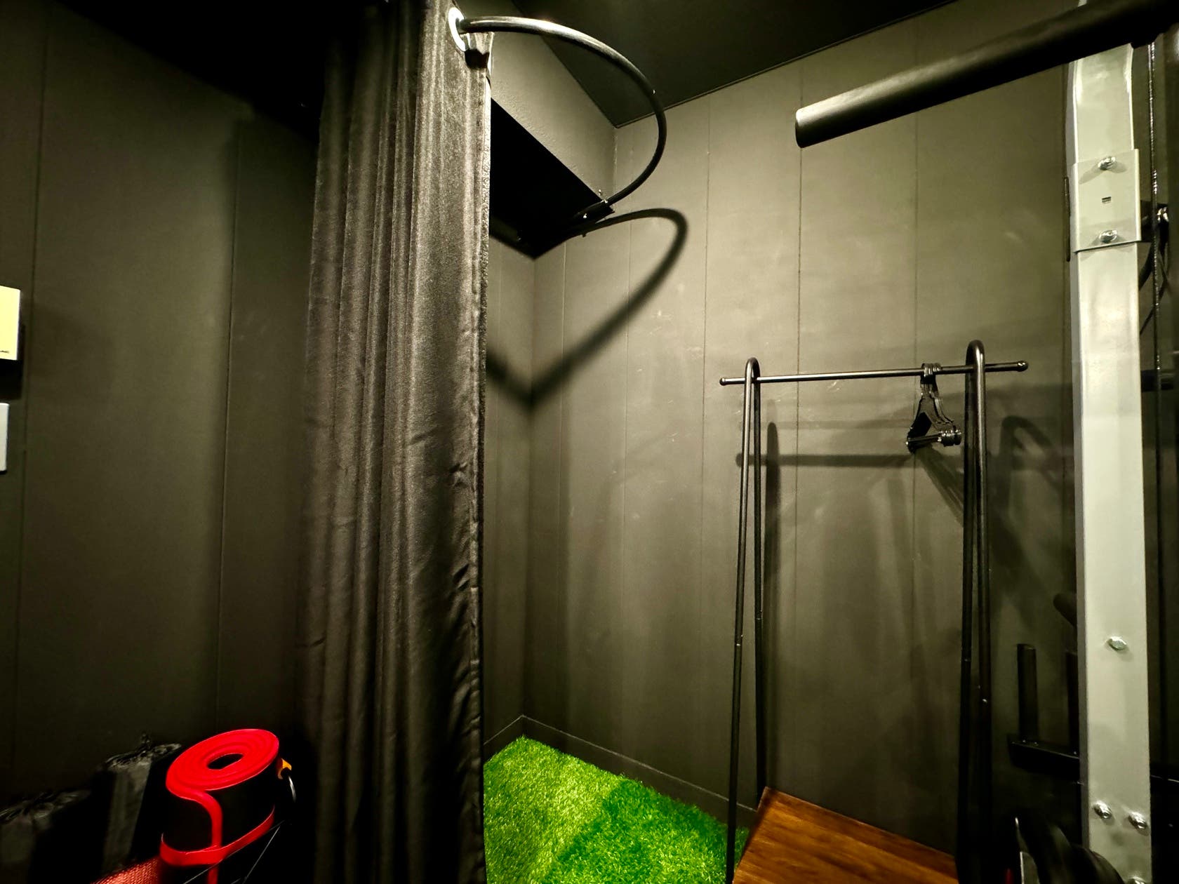 【大通駅徒歩3分/レンタルジム】スミス&ケーブルマシン完備！大型ミラー越しにダンス｜ヨガ・ピラティスにも最適の写真6