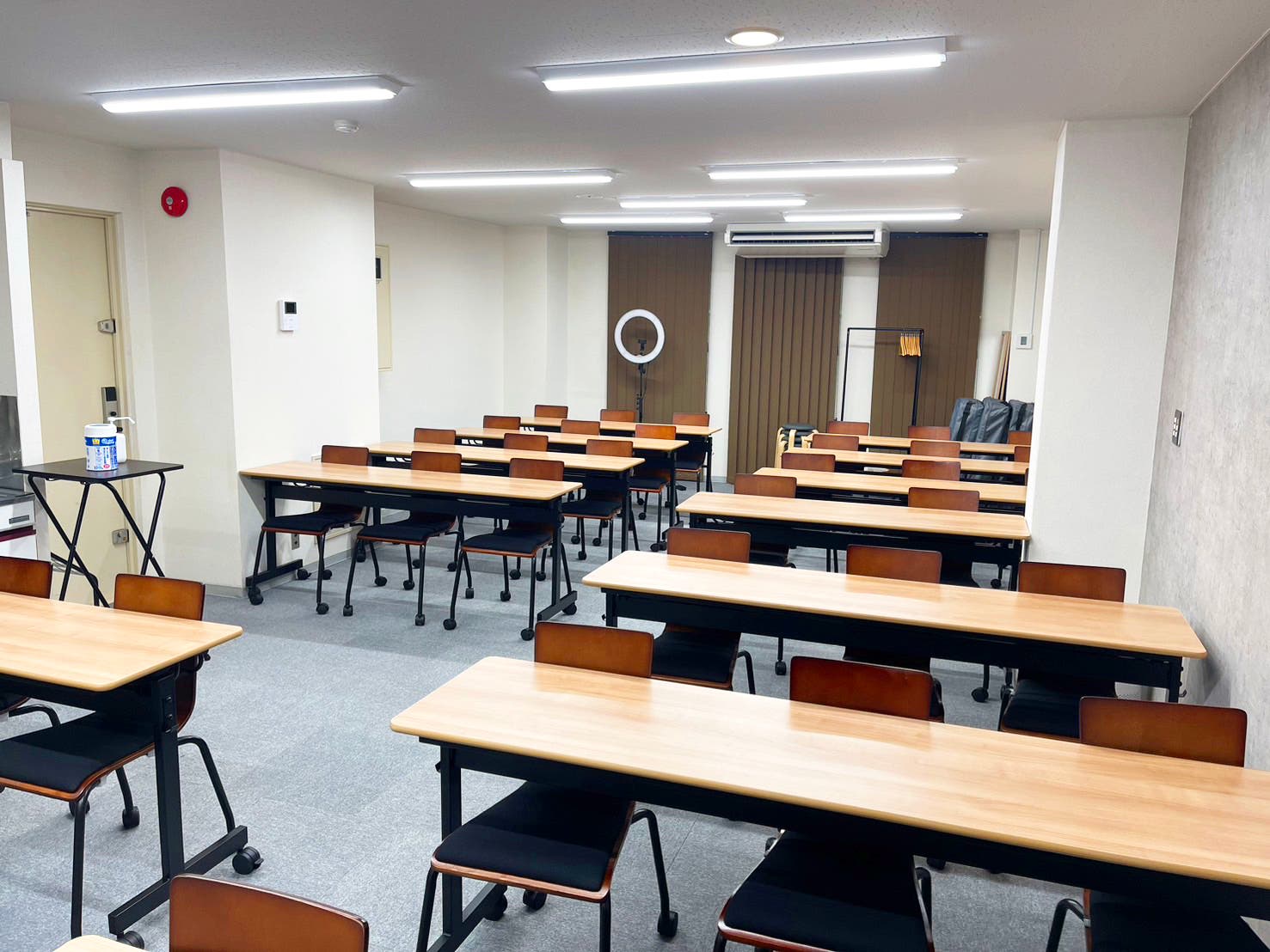  【ROOMs新宿御苑店】新宿御苑4分 四谷三丁目5分 最大38名/光回線/会議/セミナー/ボドゲ/施術/撮影【安い・綺麗】の写真4