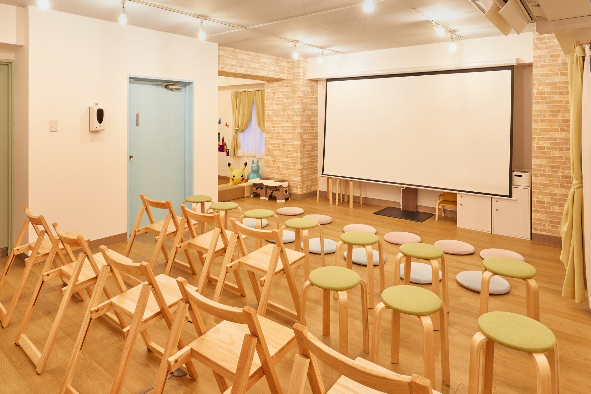 キッズルーム付き子連れ歓迎🌈ﾏﾏ会に最適😍駅徒歩圏内💃夕方以降大人のみの利用も歓迎🌿の写真12