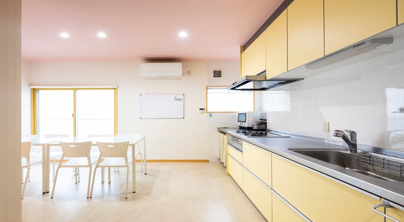 なんといっても駅チカ！　料理教室・手作りパーティー・お茶会等、用途の広いキッチンルーム