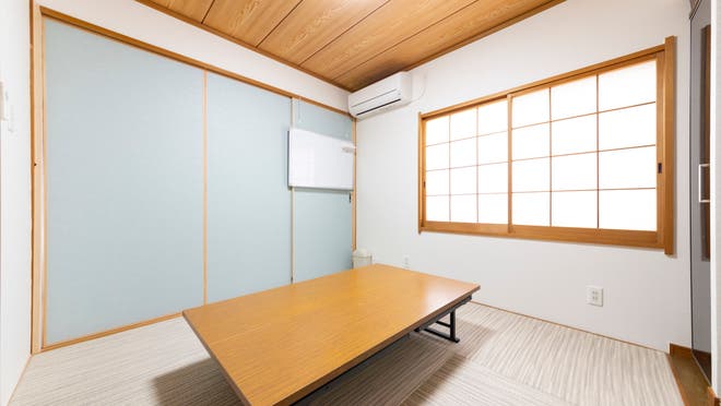 なんといっても駅チカ! お茶会・カルチャースクール・相談会等、用途の広いトークルームの写真1