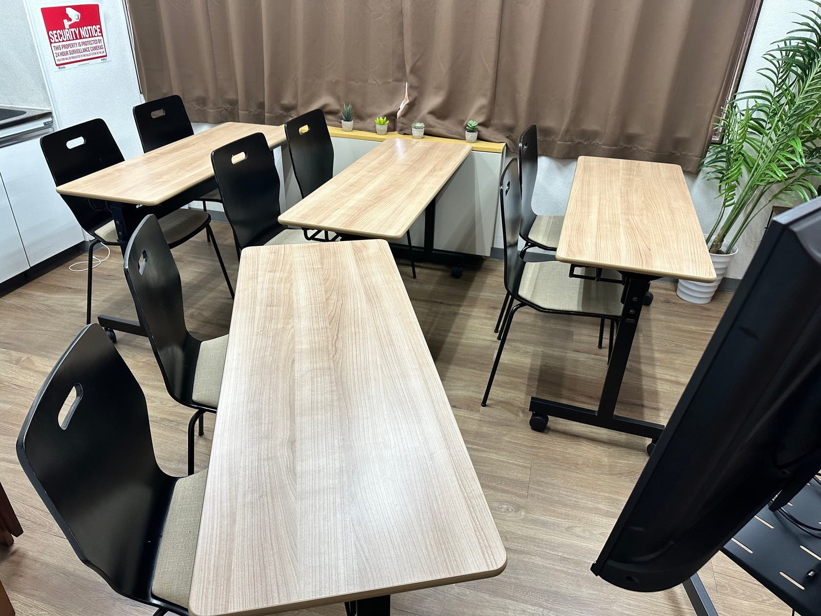 当日予約20%OFF!／🚃新橋駅徒歩１分20秒！／会議・テレワーク／📷撮影／🍔飲食可🧋／【nikotto room新橋】の写真5