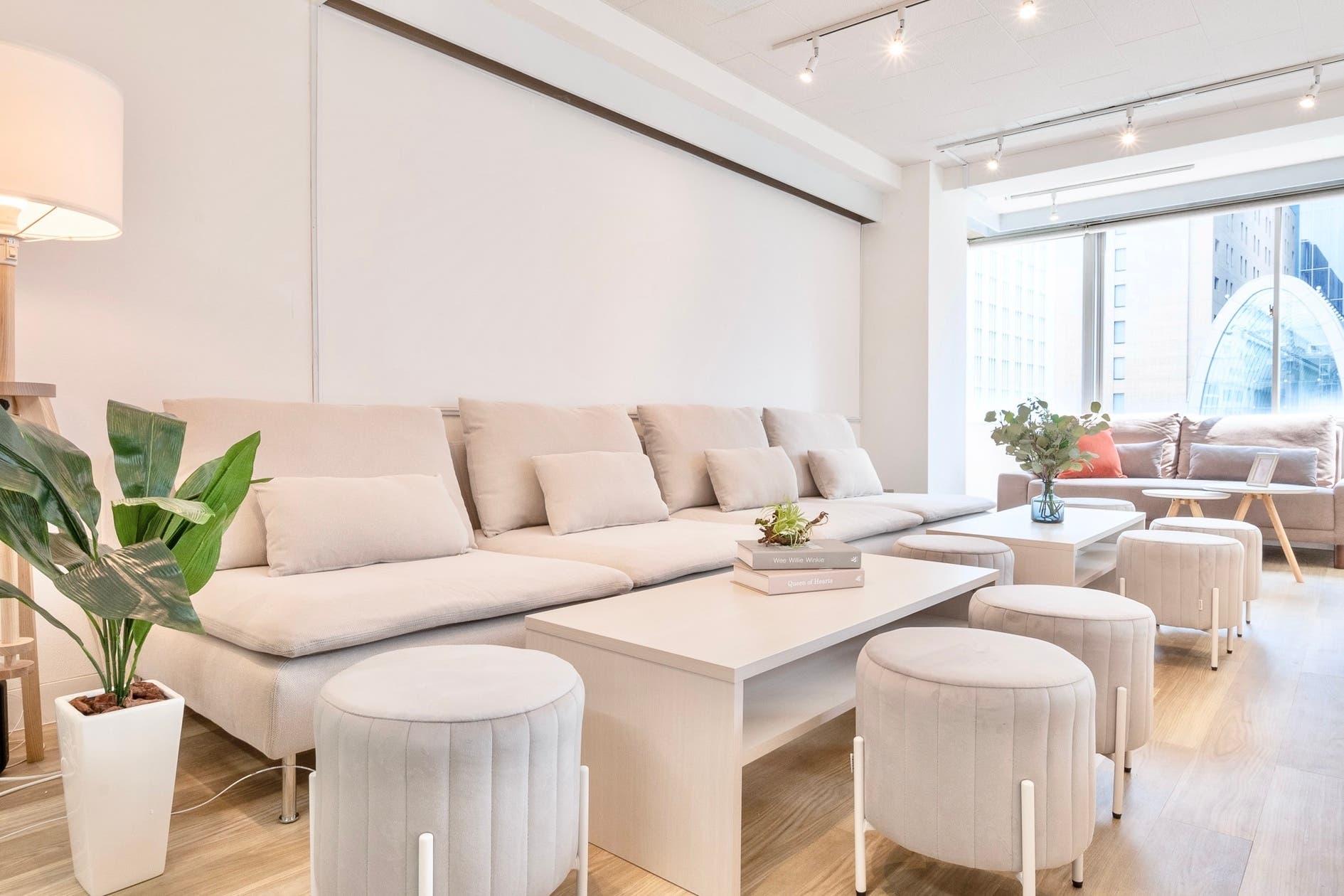 【西新宿駅1分】2024年OPEN 直前割/24時間・最大25名/フロア貸切/スクリーン100㌅/人気ゲーム/パーティ、セミナーの写真10