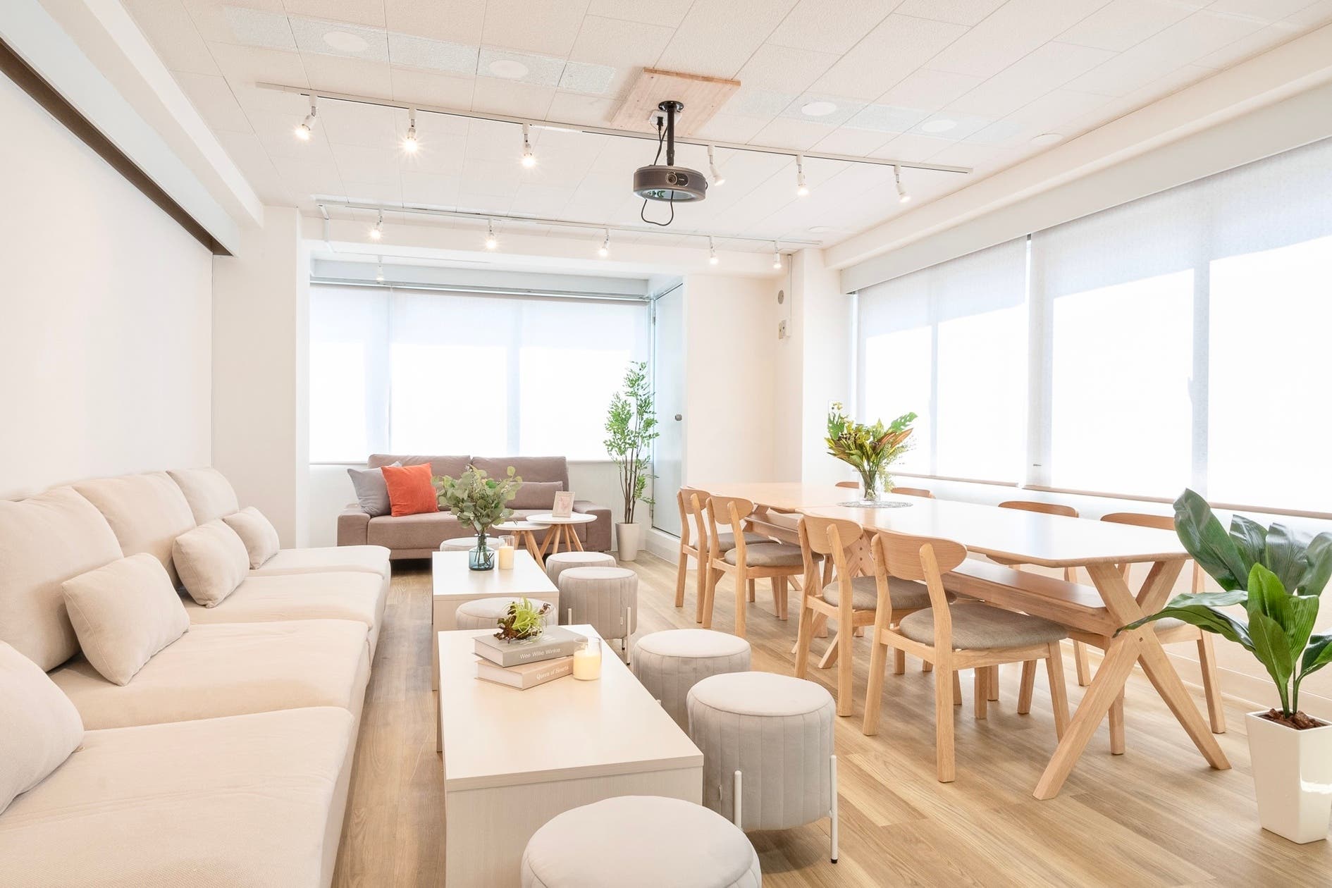 【西新宿駅1分】2024年OPEN 直前割/24時間・最大25名/フロア貸切/スクリーン100㌅/人気ゲーム/パーティ、セミナーの写真15