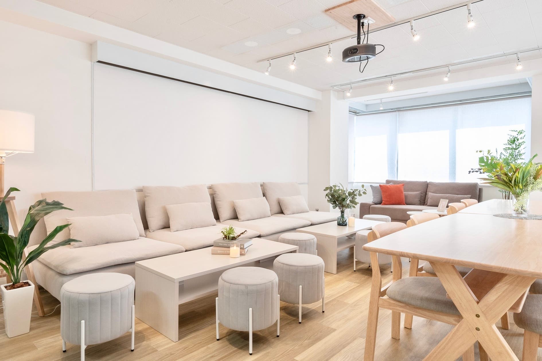 【西新宿駅1分】2024年OPEN 直前割/24時間・最大25名/フロア貸切/スクリーン100㌅/人気ゲーム/パーティ、セミナーの写真16