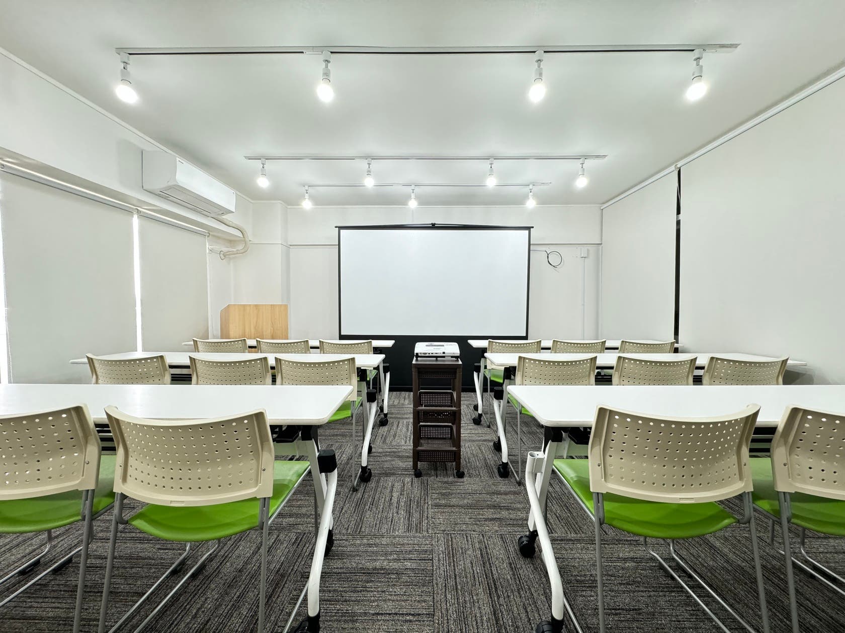 ＼新規オープン／◆お気軽会議室博多東oro◆🎯博多筑紫口徒歩3分🎯31人収容/無料wifi/完全個室の写真3