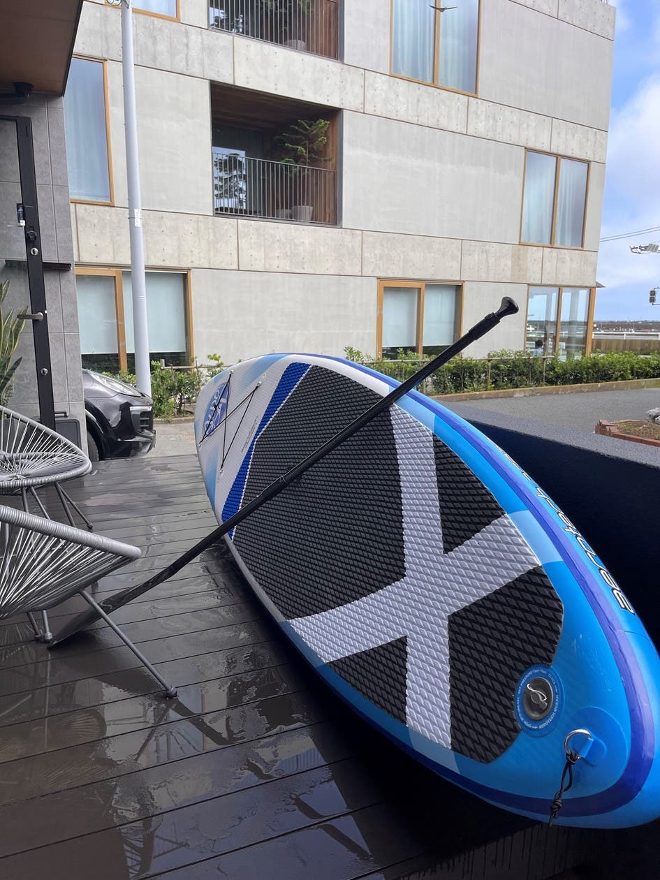 海まで30m。リモートワークしながら、いい波が来たらすぐ海へ。ジム・サーフィン・SUPなど、仕事と遊びが可能なスペースですの写真13