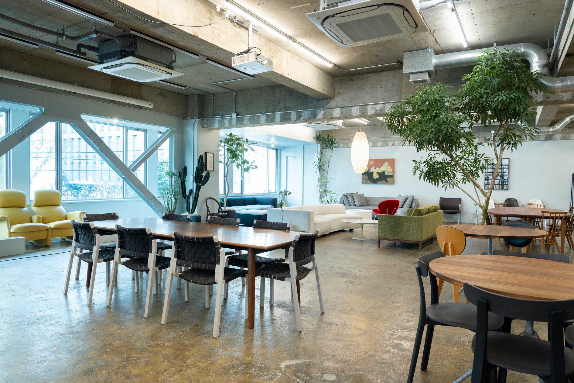 【永田町駅2分・100名対応】忘年会/新年会/セミナーにオススメ｜こだわりのインテリア｜212㎡の広々空間の写真8