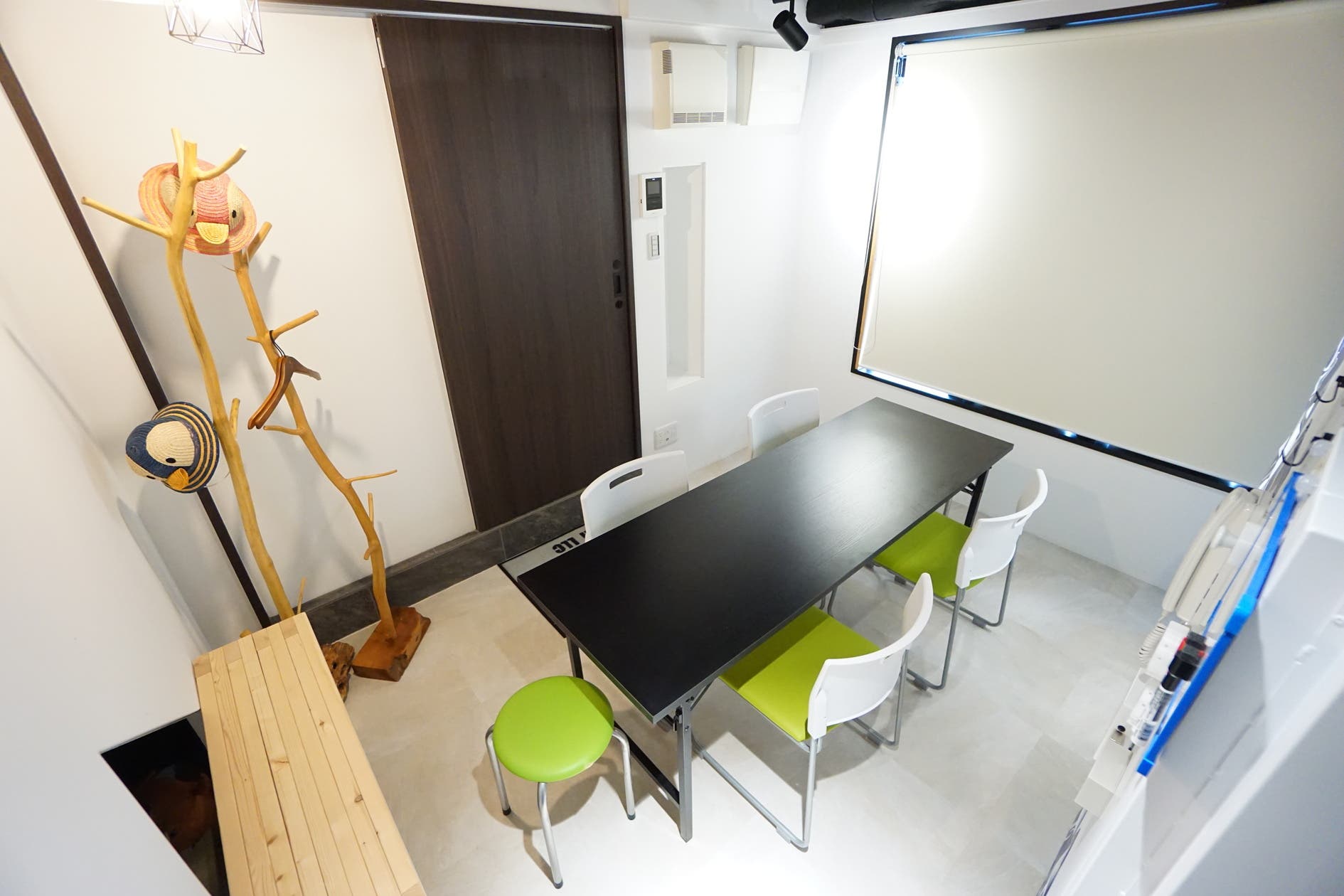 ＜初台エアポ＞初台駅徒歩5分🚃光回線Wi-Fi📶24時間営業⏰会議/打ち合わせ/Zoom/ボドゲ/撮影/作業/ワークショップの写真3