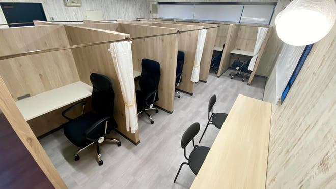 【白山駅徒歩1分】静かで清潔、集中しやすい半個室ブースの自習室・ワークスペースの写真4