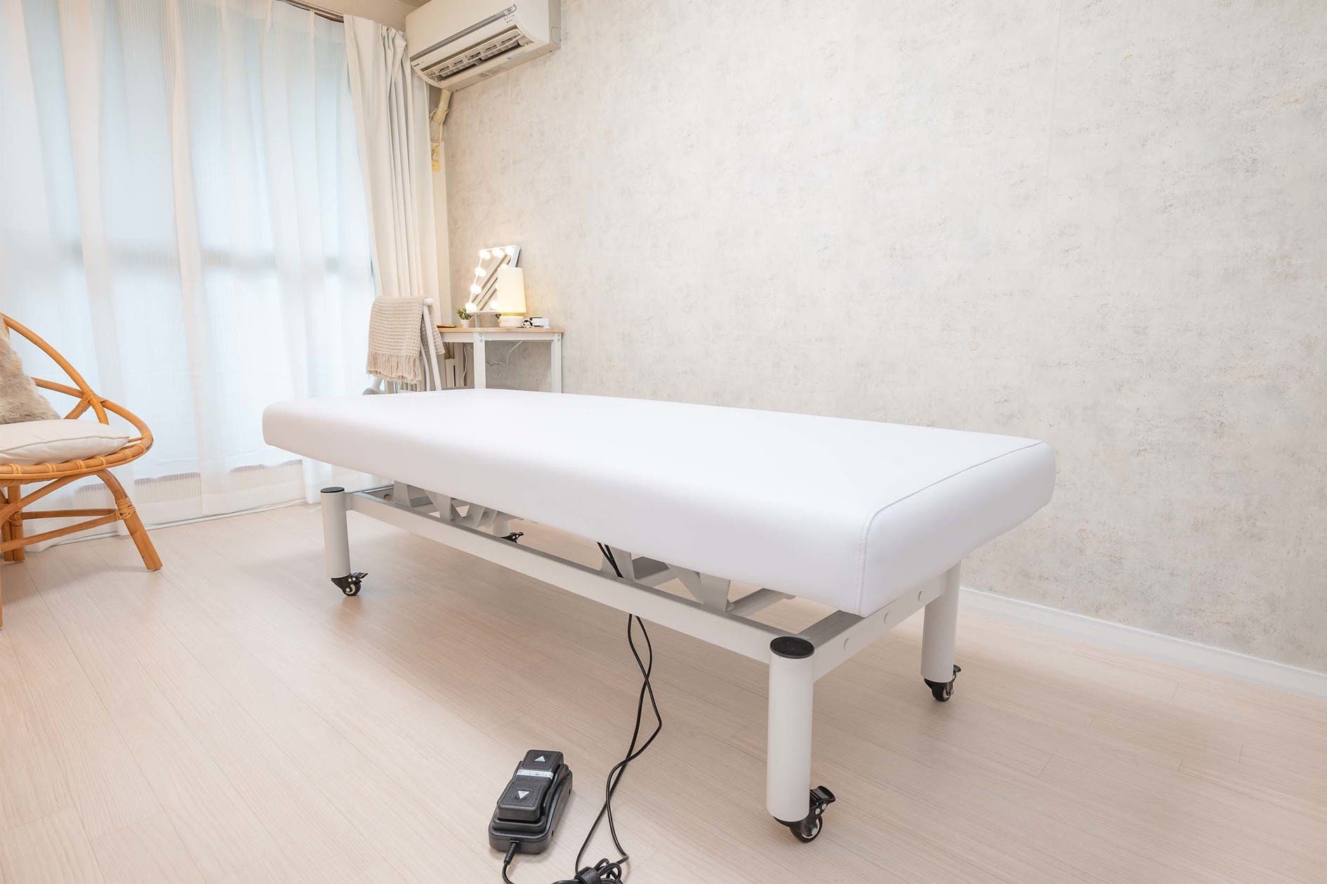 【三軒茶屋駅出口6分】完全個室のプライベートサロン｜電動昇降ベッドと調光ライトが大好評｜清潔感◎｜セラピストが選ぶ癒し空間🌿の写真6