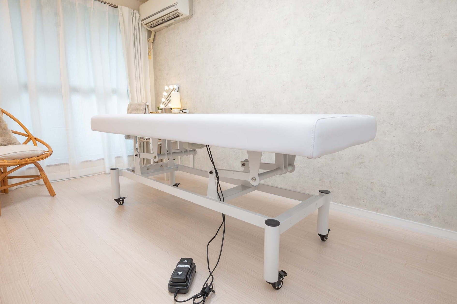 【三軒茶屋駅出口6分】完全個室のプライベートサロン｜電動昇降ベッドと調光ライトが大好評｜清潔感◎｜セラピストが選ぶ癒し空間🌿の写真7