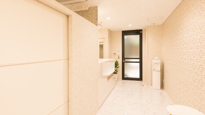 銀座メイン通り『銀座一丁目駅』目の前!お客様に喜ばれる落ち着いた広々個室スペース。整体やエステ、マッサージにおすすめ。設備充実の写真3