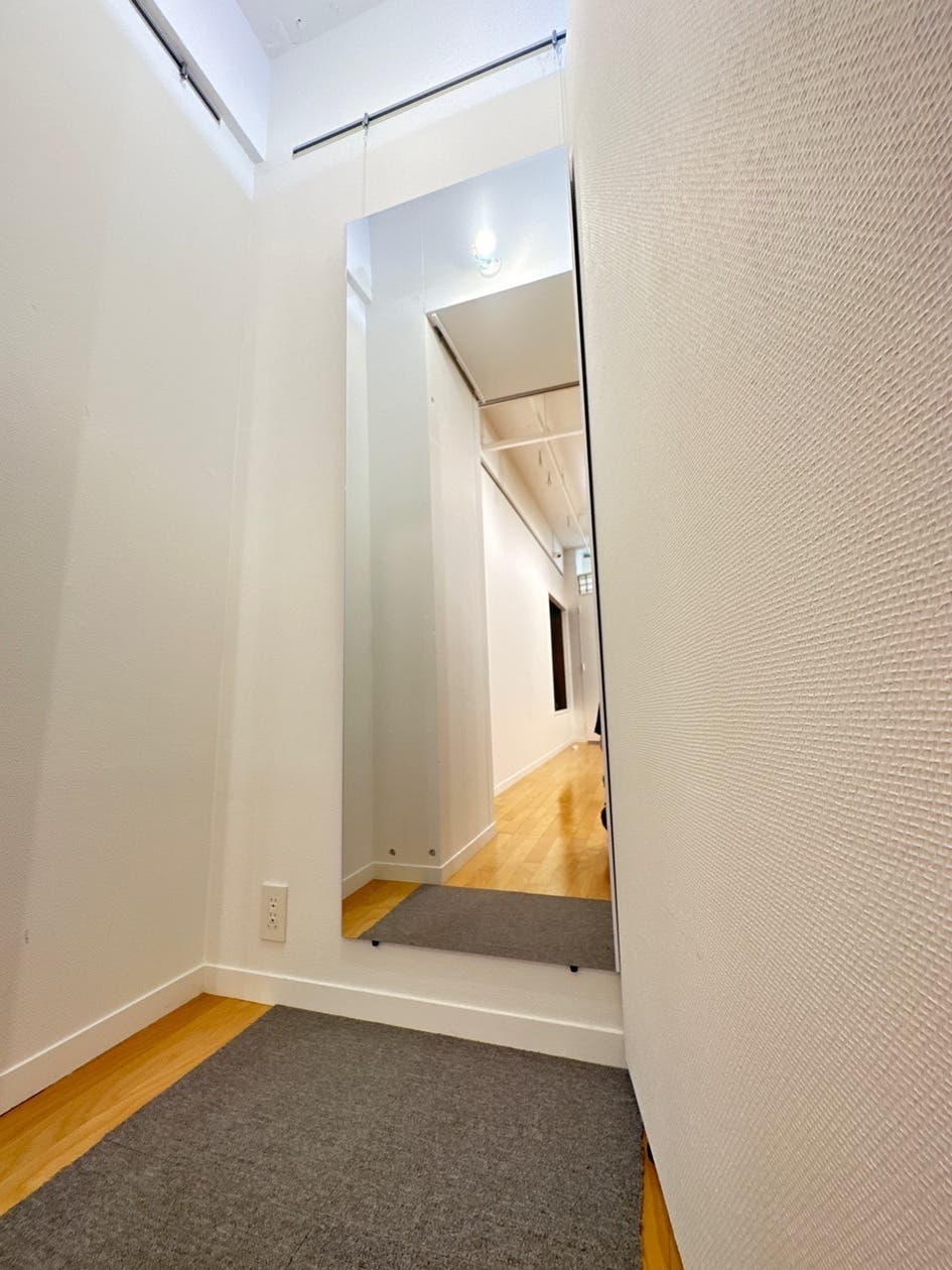 フィッティングルームの鏡[全身姿見]2枚 /フロアマット 使用料の画像2