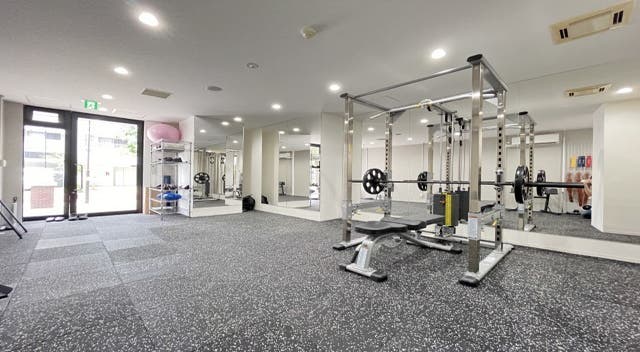 【春日駅徒歩5分】パーソナル向けの設備が整った1階路面テナントの完全個室パーソナルジム　MIYAZAKI GYM春日店